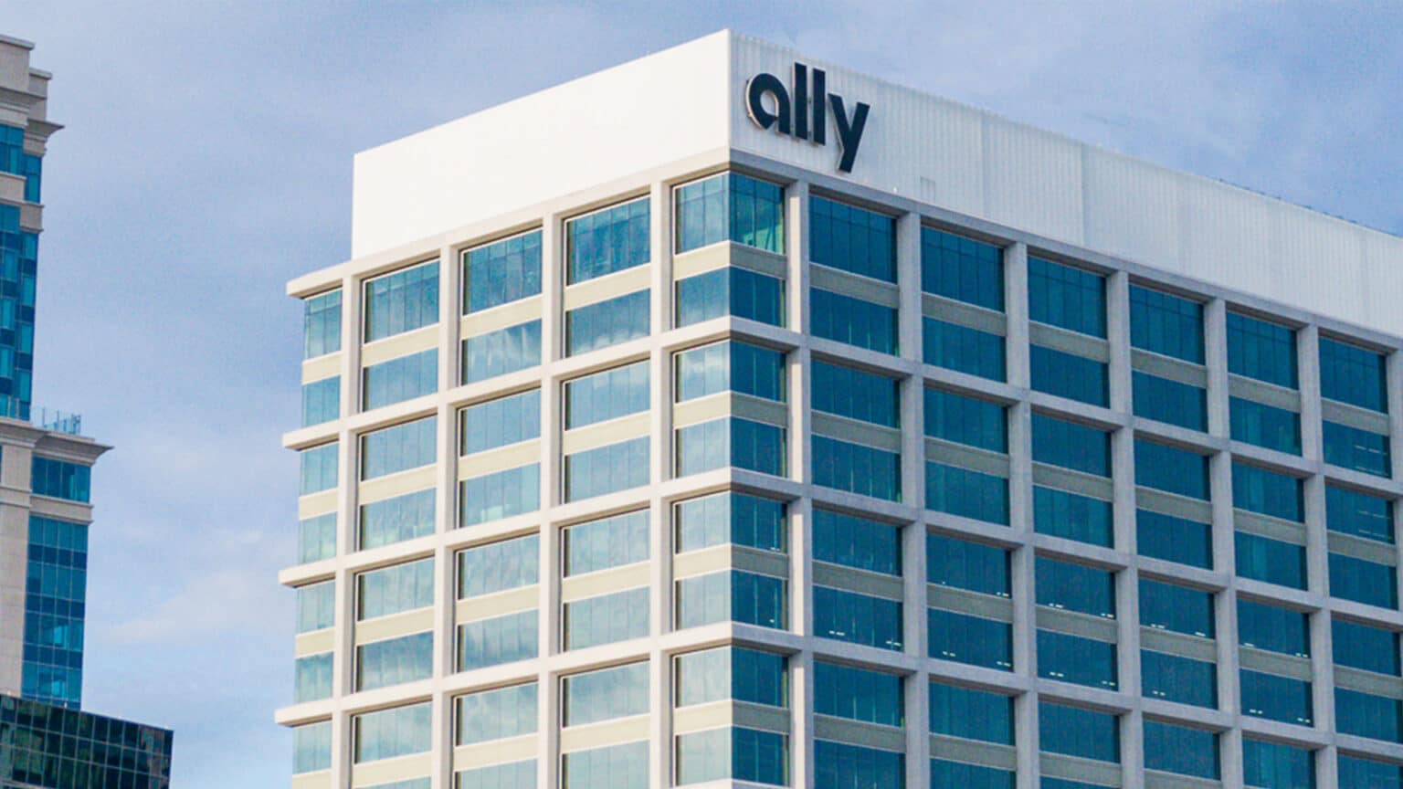 8 Best Bank Accounts That Don't Charge ATM Fees